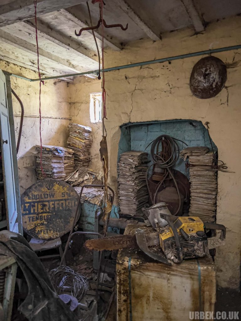 Abandoned Time Capsule Farm House, Herefordshire - Urbex UK